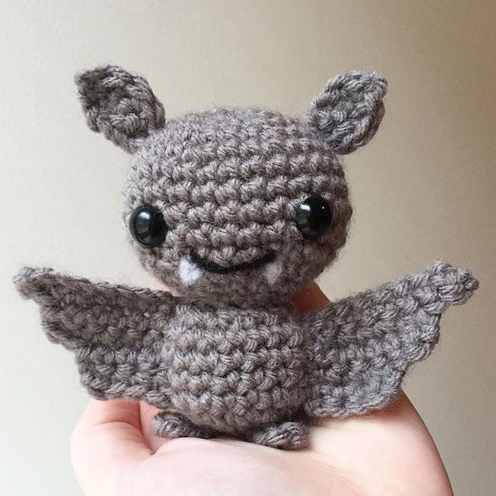 Crochet Bat Pattern For Halloween Decoration - DIY Crafts