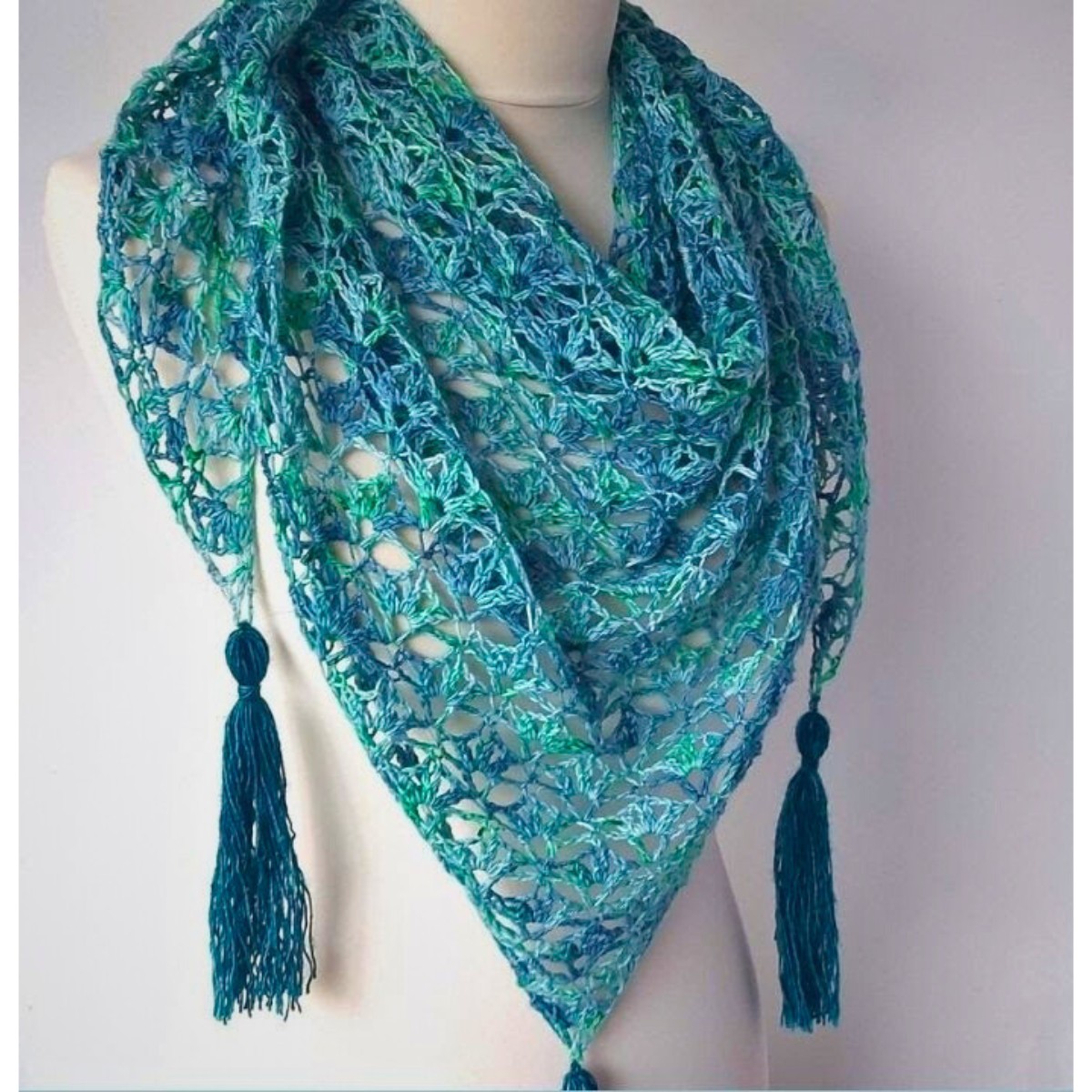 Feminine and Delicate Lace Crochet Shawl Patterns - DIY Crafts