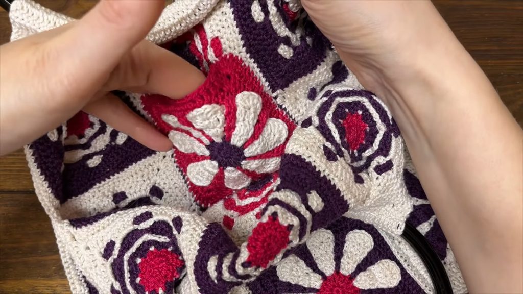 Retro Crochet Bag with Round Handles Pattern - DIY Crafts