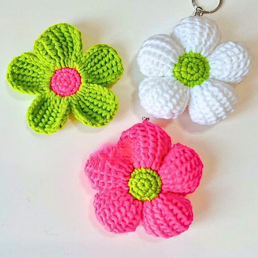 Crochet Flower Keychain Pattern - Eye-Catching Handmade Design - DIY Crafts