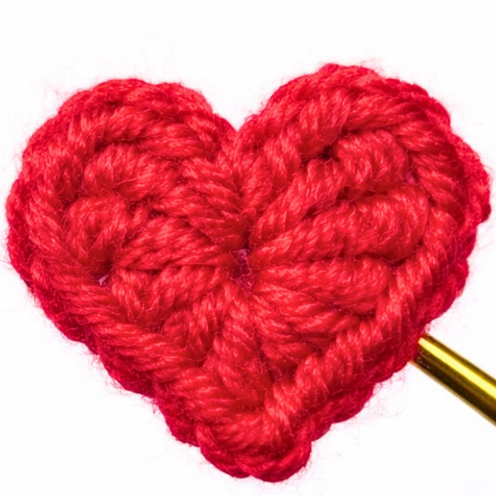 Easy Crochet Heart Pattern - Perfect for Valentine's Day - DIY Crafts