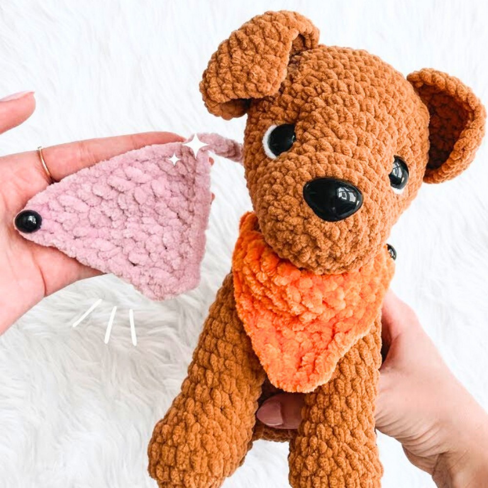 How to Crochet a Mini Bandana For Your Amigurumi Toy - DIY Crafts