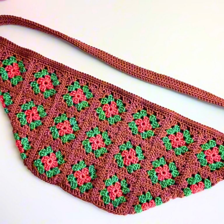 Free Granny Square Crochet Bag Tutorial with Zipper & Lining - DIY Crafts